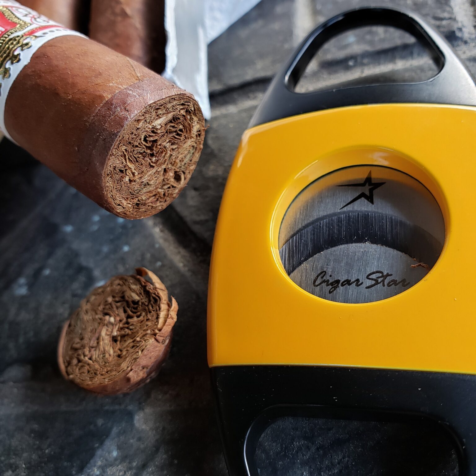 How to Cut a Cigar for Beginners: A Complete Guide - Cigar Star - Cigar ...