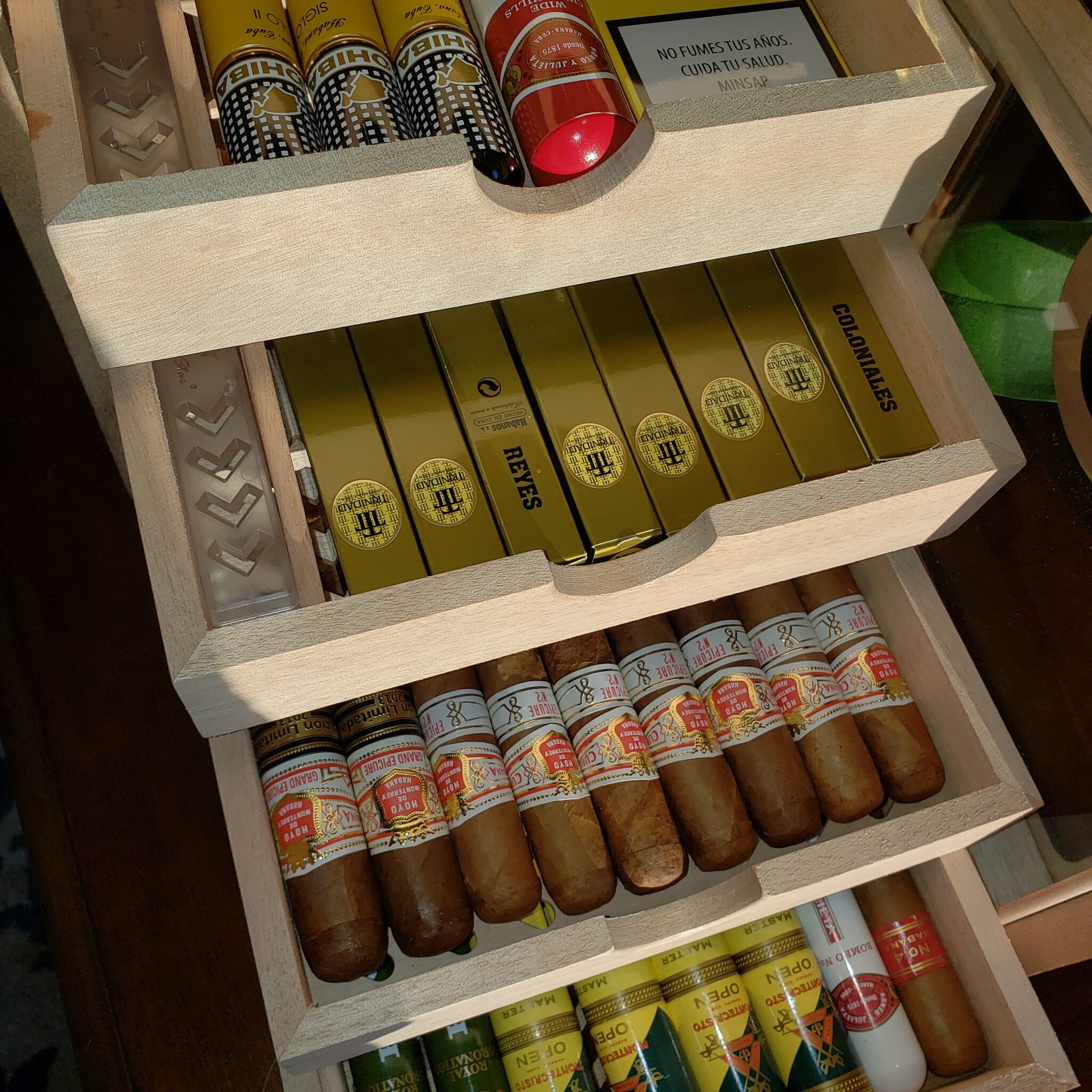 The Complete Guide to Cigar Humidity (65% vs 69% vs 72%)