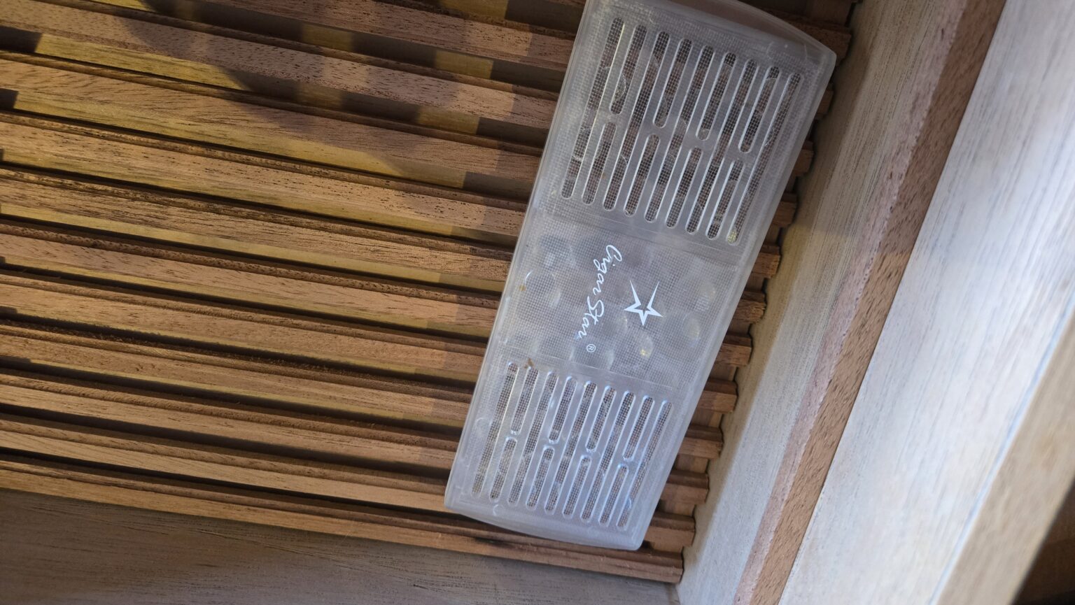 Where to Place a Humidifier in a Humidor | Glass Top & Cedar Tips